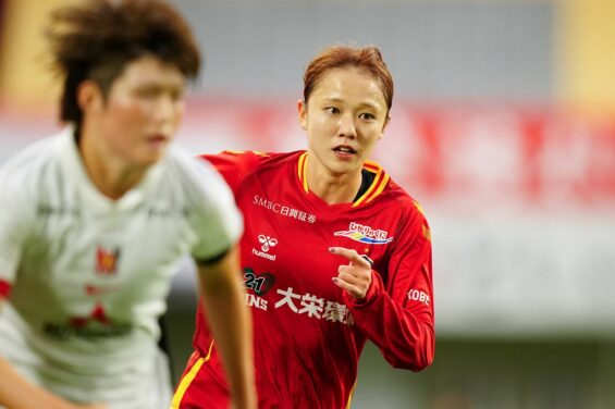 【INAC神戸】FW吉田莉胡インタビュー(2/3)なでしこデビューを糧に強めた覚悟「INACの歴代『9番』は得点王ばかり。その流れを止めてはいけない責任を持っている」 | サカノワ